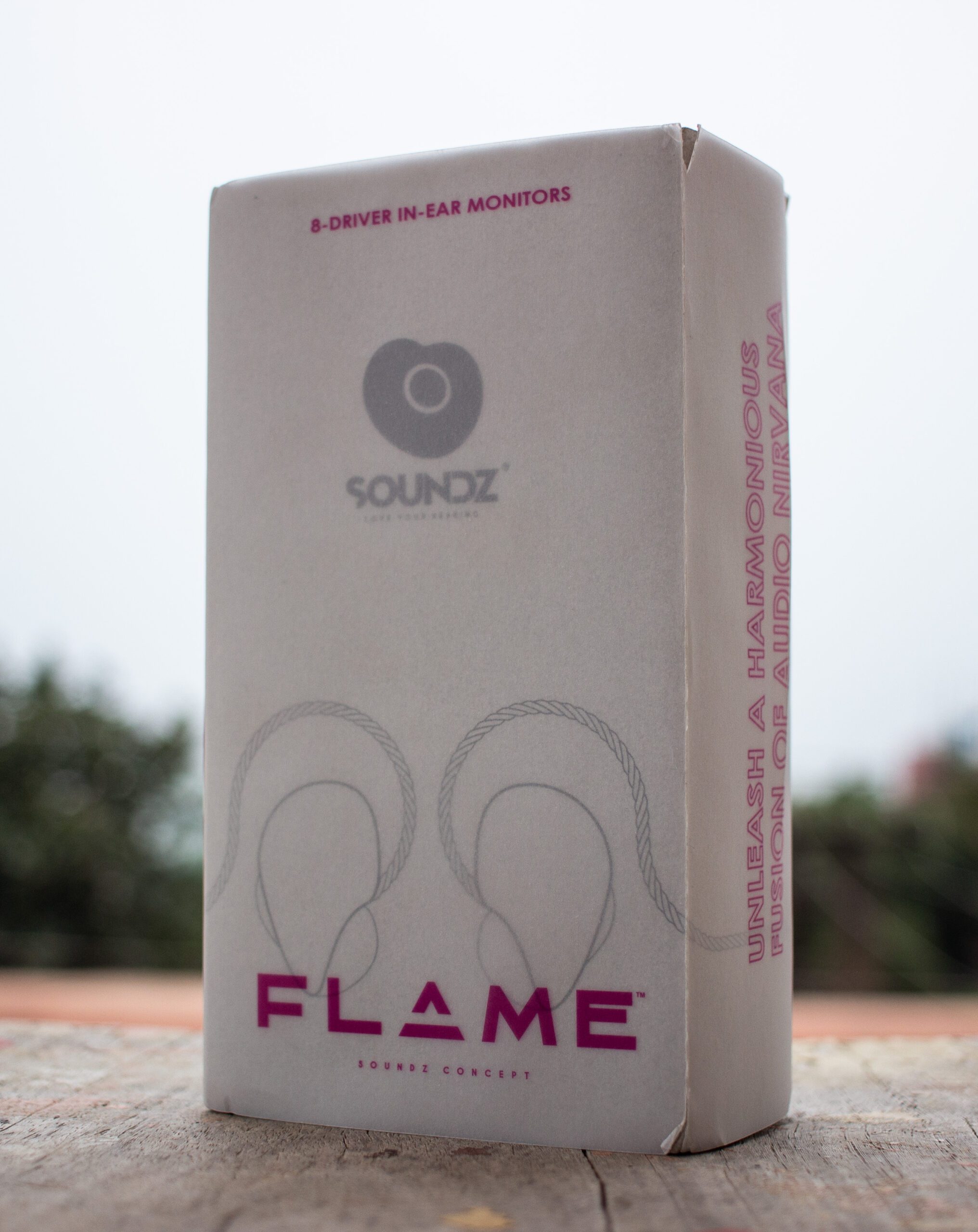 Soundz Custom Flame Review : Almost Excellent | The Headphone List